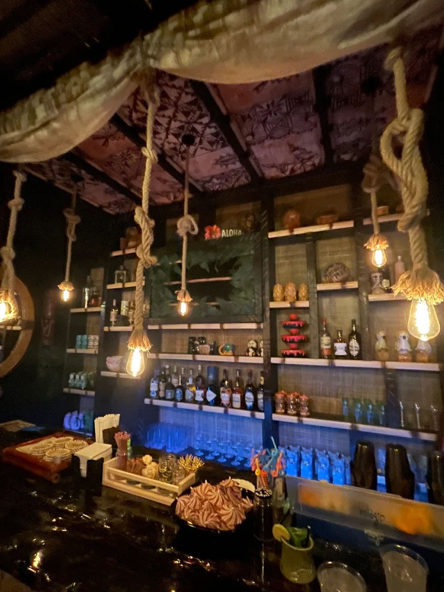 Tiki Bar: Red Lei Lounge - at The Red Gill Bistro | mytiki.life