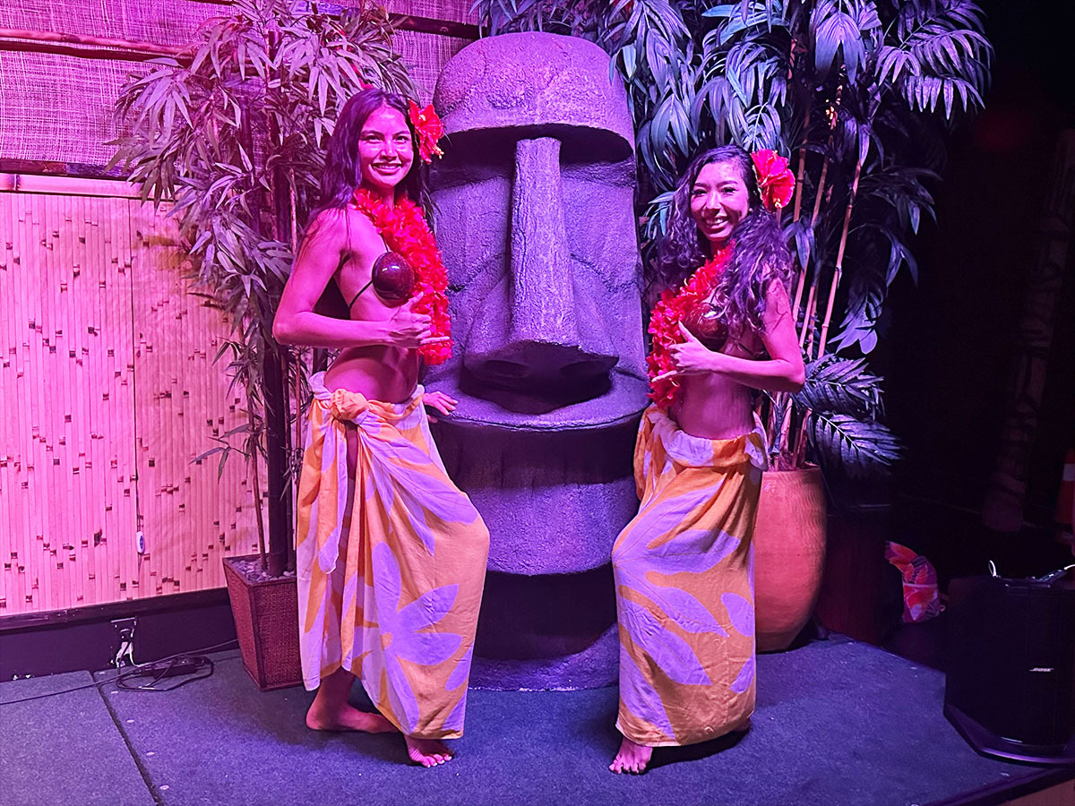 Tiki Bar: Red Lei Lounge - at The Red Gill Bistro | mytiki.life